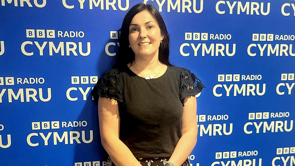 Aled Hughes - Encil Enlli - Llwybr Cadfan - BBC Sounds