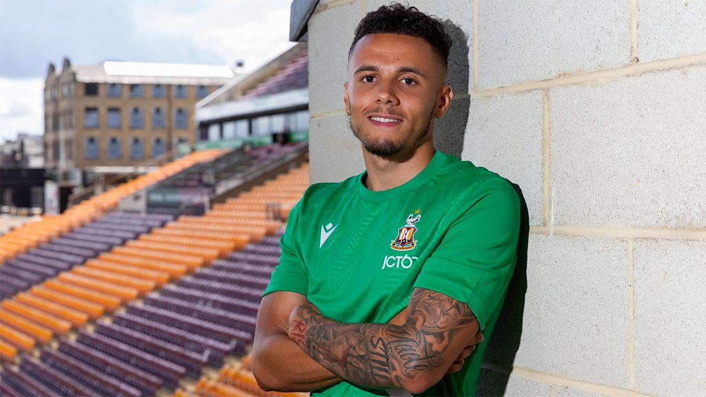 West Yorkshire Sport Daily - Barrow 1-2 Bradford City: Tyler Smith ...