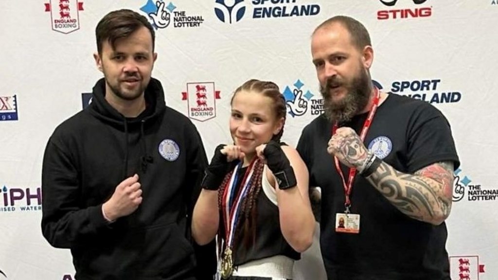 Julie Skentelbery - Cornish teenager becomes a national boxing champ ...