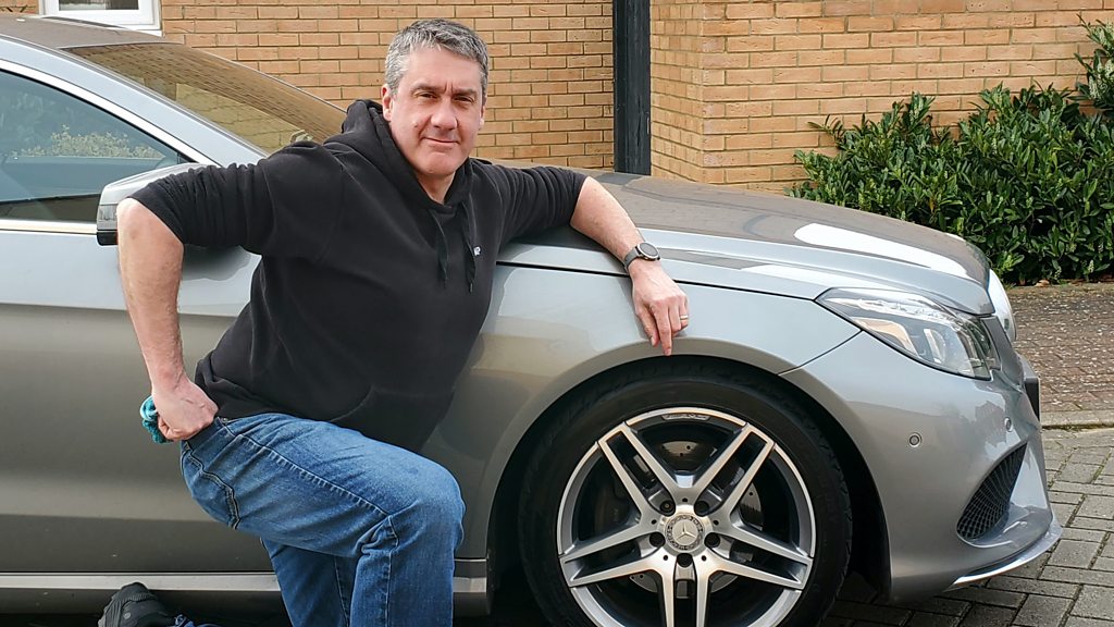 The JVS Show - A great consumer result - Jon and the pothole - BBC Sounds