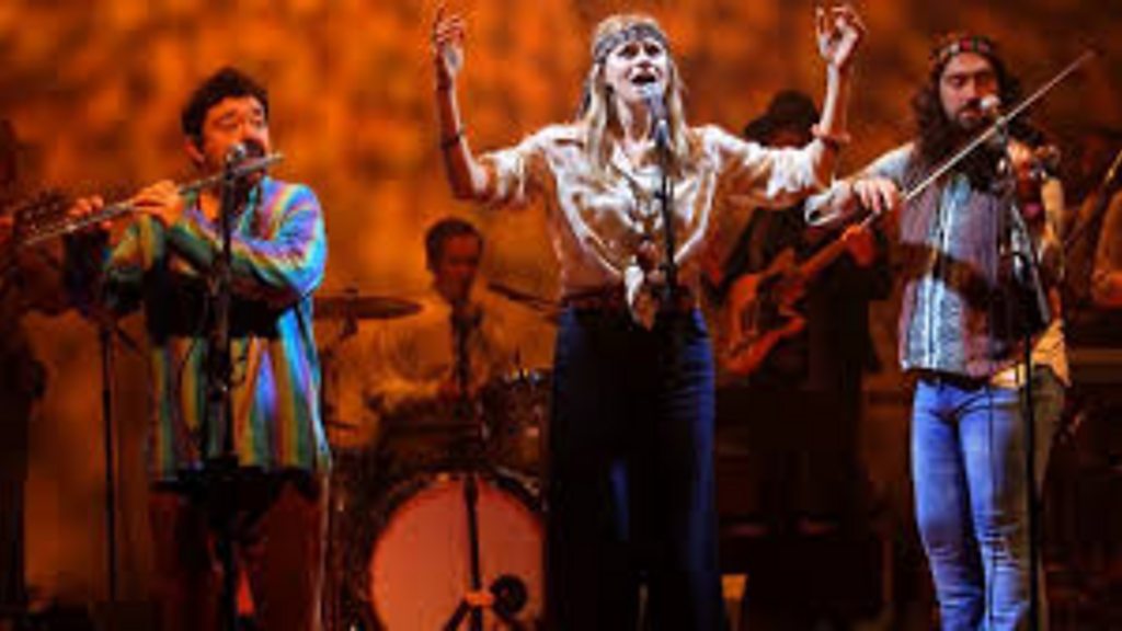 Ffion Dafis - Lowri Steffan yn adolygu sioe gerdd 'Operation Julie ...