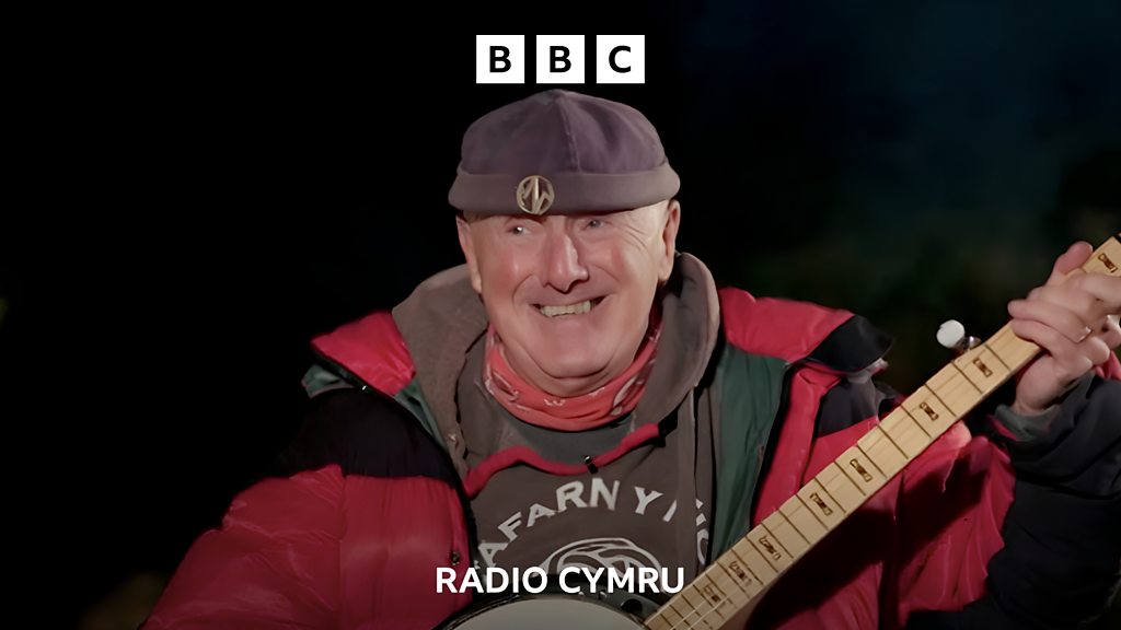 Cofio un o ffigyrau mwyaf poblogaidd byd adloniant Cymru, Dewi 'Pws ...