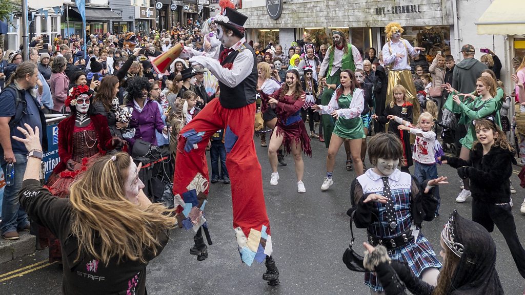 James Dundon - Spooky Newquay is taken over by zombies! - BBC Sounds