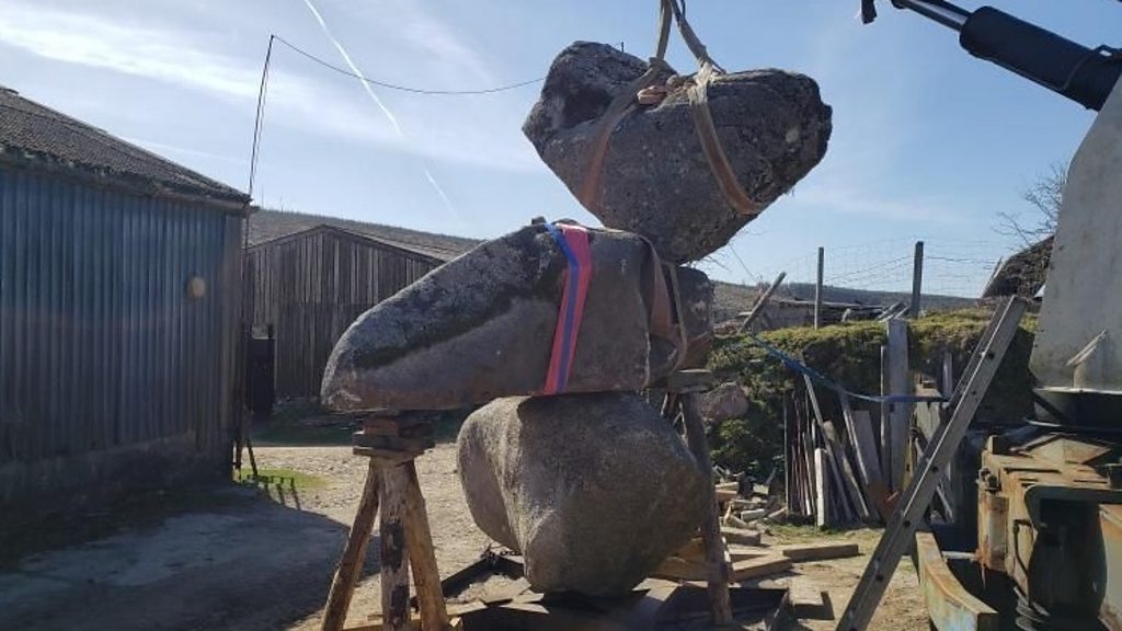 John Acres - Adrian Gray is an internationally known stone-balancer ...