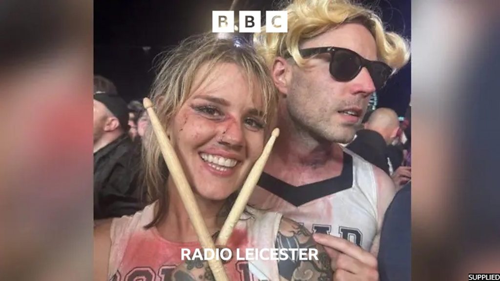 Green Day superfan joins band on stage at festival - BBC Sounds