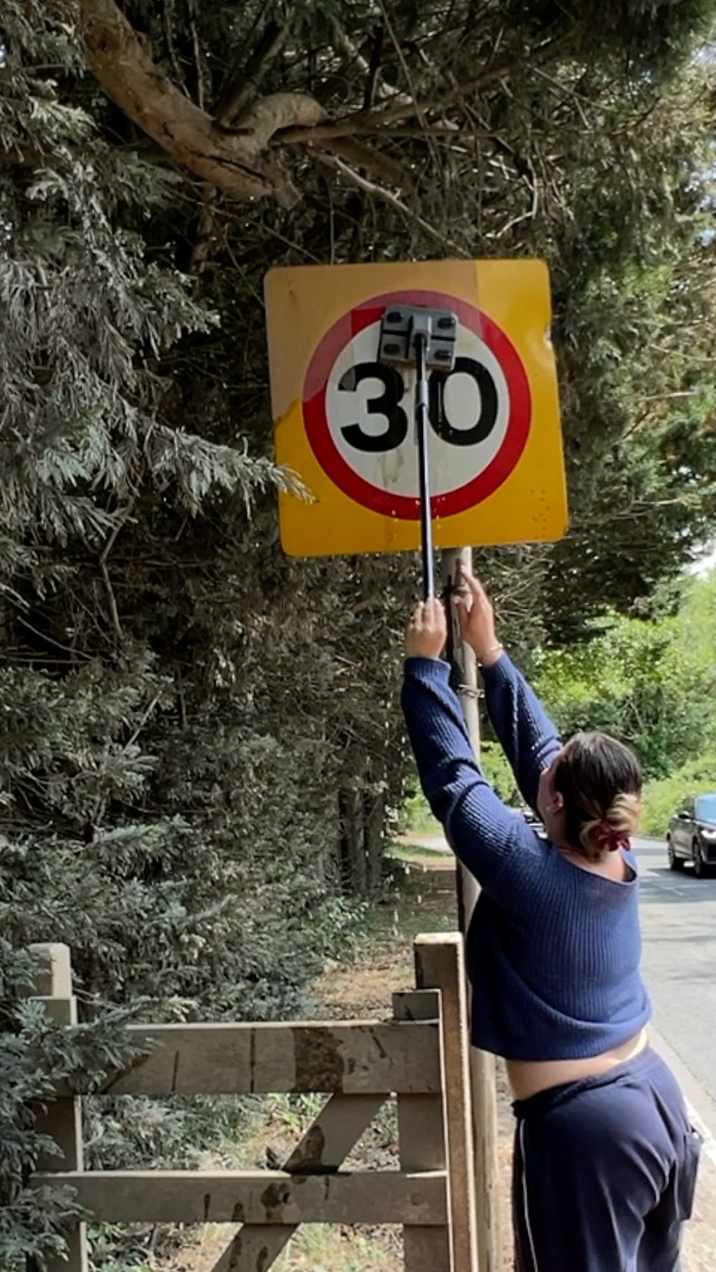 Teenagers make town's signs clean and 'cutesy'