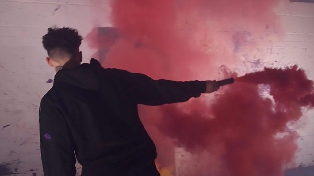 The man who uses explosives to create art - BBC News