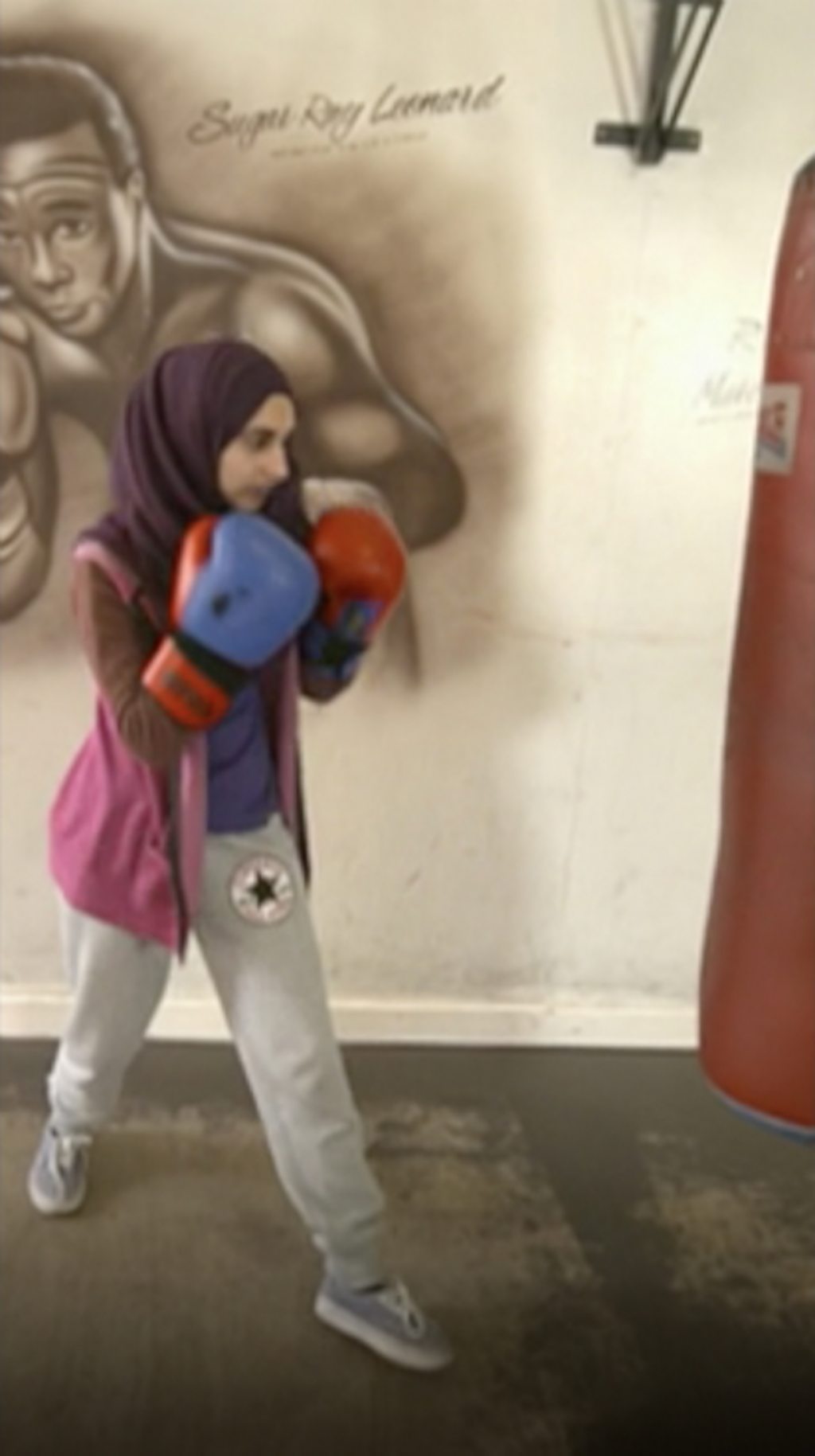 Muslim women go boxing - BBC News