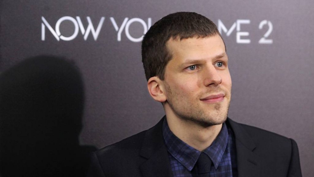 Jesse Eisenberg talks planes, rain and toilet seats - BBC Three