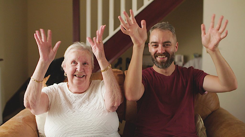 The former London city worker who helps lonely OAPs - BBC Three