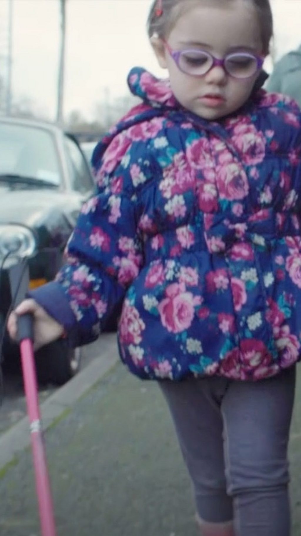 My toddler and her cane - BBC News