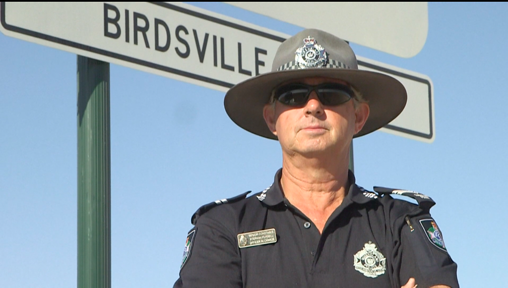 The Australian policeman whose beat is as big as the UK - BBC News