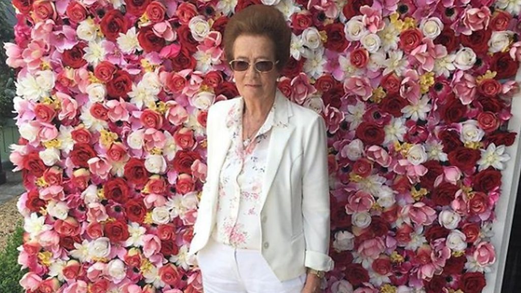 Eileen Style Queen: The 80-year-old Instagram influencer - BBC News