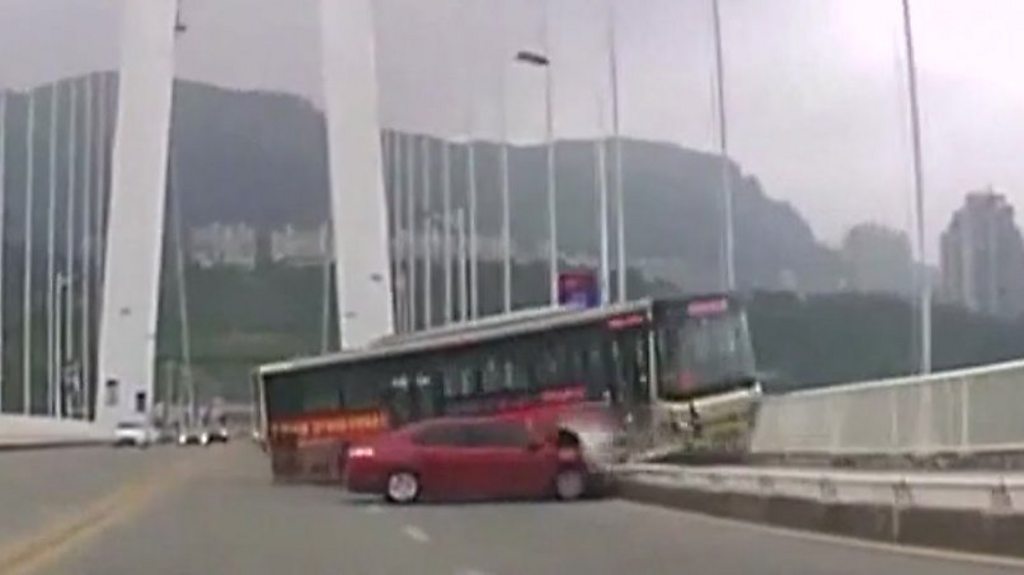 'Fight on bus' before fatal plunge