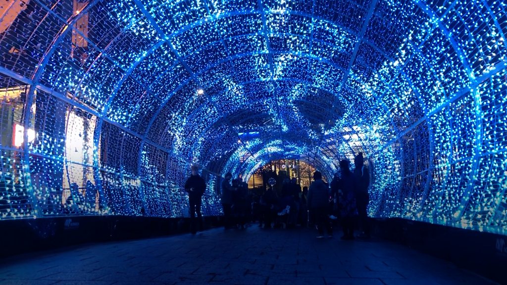 'Amazing' festive fun from 57,000 LEDs.