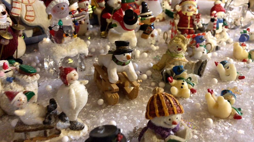 At home with 1,000 snowmen - BBC News