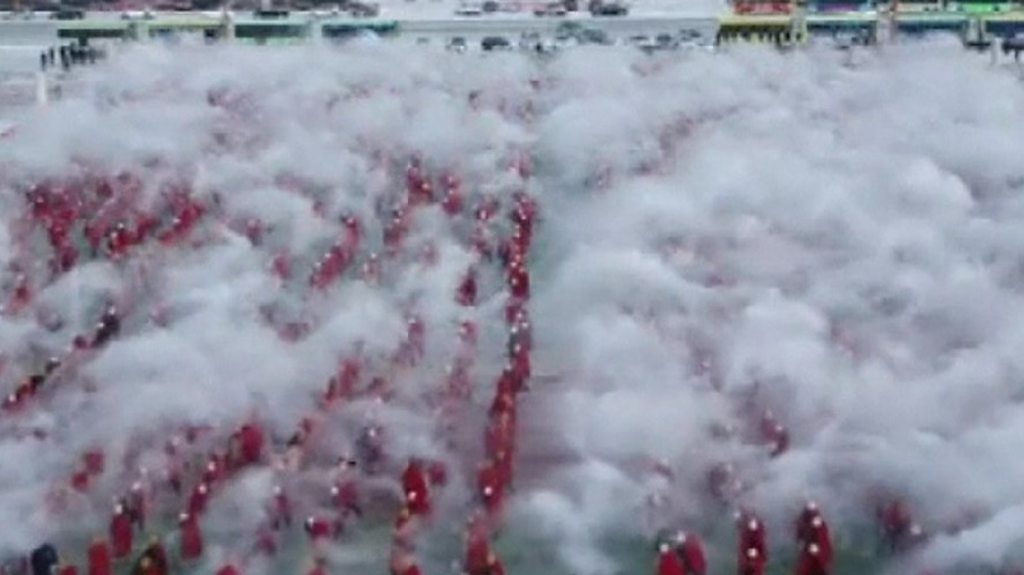 Thousands make ice fog to mark winter solstice in China - BBC News