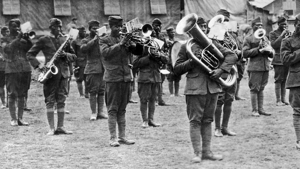 Harlem Hellfighters: The black WW1 soldiers who brought jazz to Europe ...