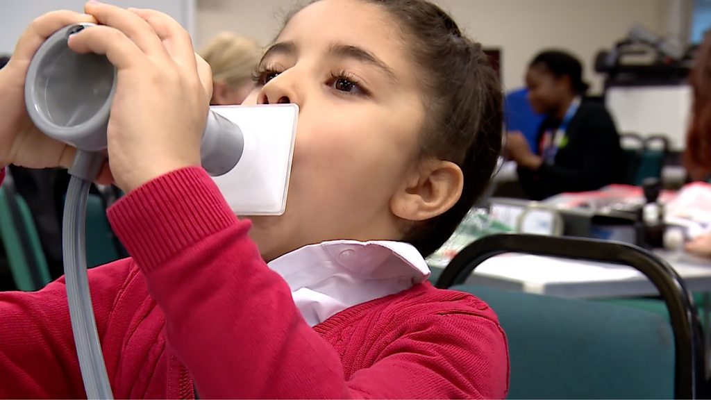 Clean air strategy: Children take part in four-year study - BBC News