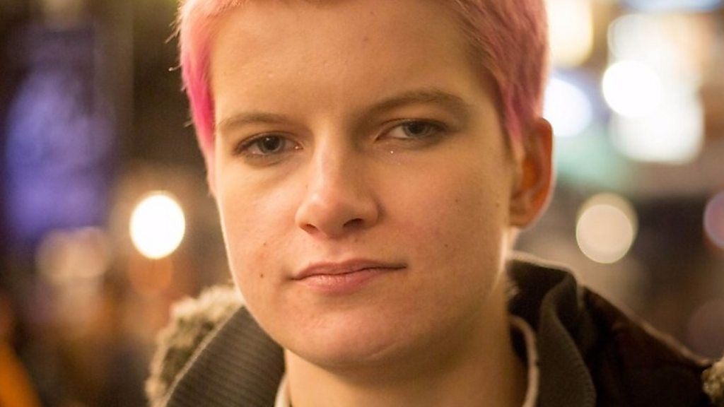 Living with Tourette's - BBC News