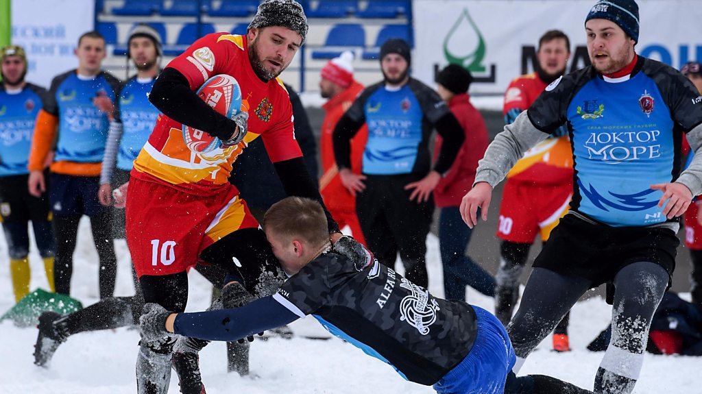 Video 'Snow rugby' catches on in Russia - BBC News