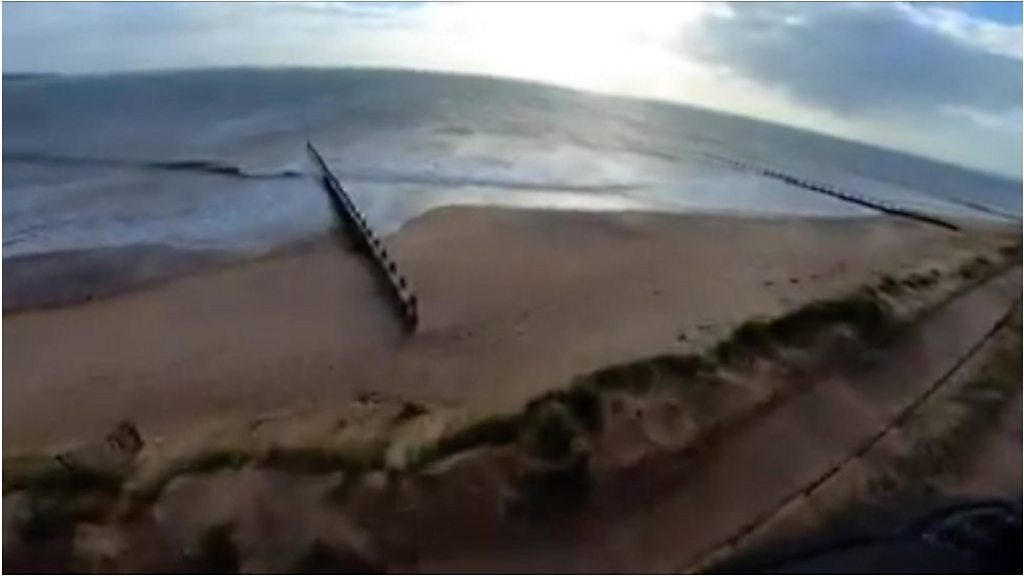Kite surfer 'jumps' 200m over sand spit - BBC News