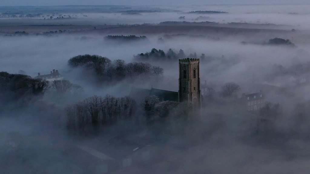 'Radiation fog' creates haunting daybreak - BBC News