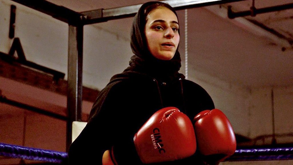 Bradford's hijabi boxer - BBC News