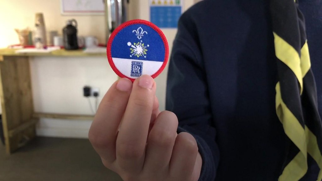 Tim Peake's science badge for Scouts - BBC News