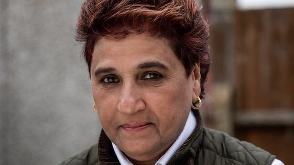 The woman who set her husband on fire - BBC News