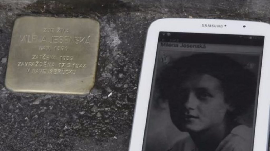Honouring holocaust victims - BBC News