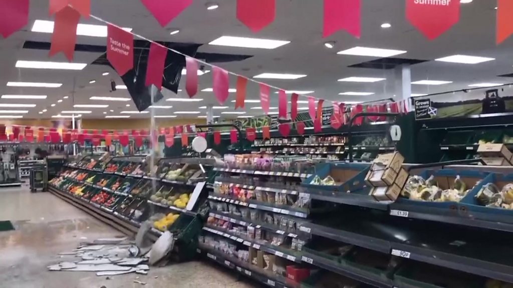 Flash floods in Scotland - BBC News