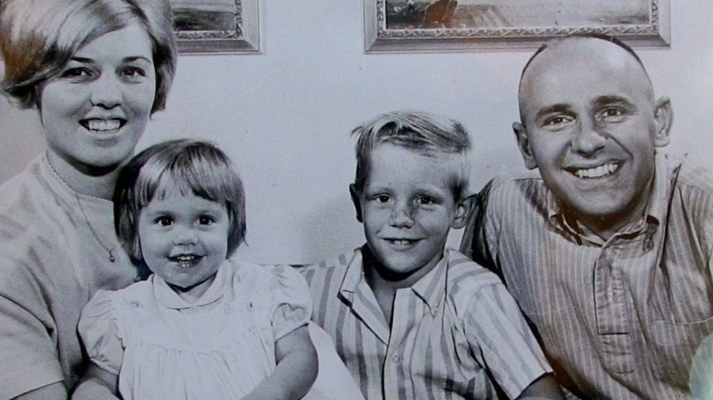 Apollo landing: 'My dad literally loved us to the Moon and back' - BBC News