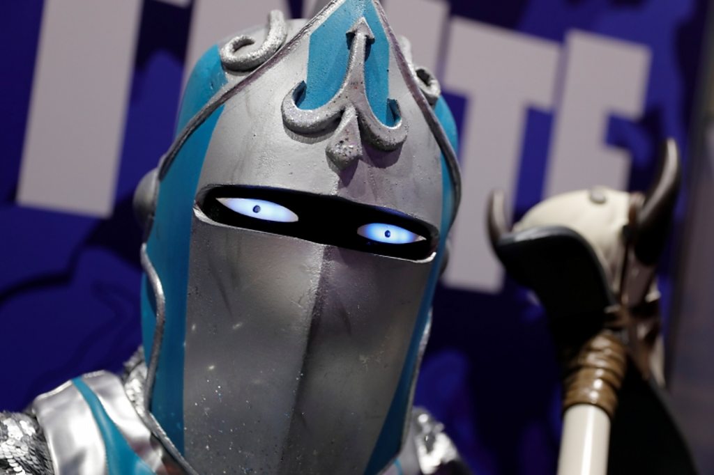 Fortnite fanatics face off - BBC News