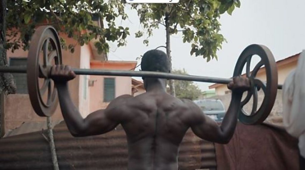 Bodybuilding in a backyard - BBC News
