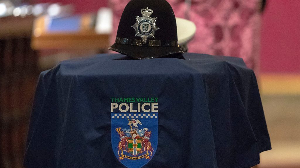 PC Andrew Harper: Hundreds attend funeral - BBC News