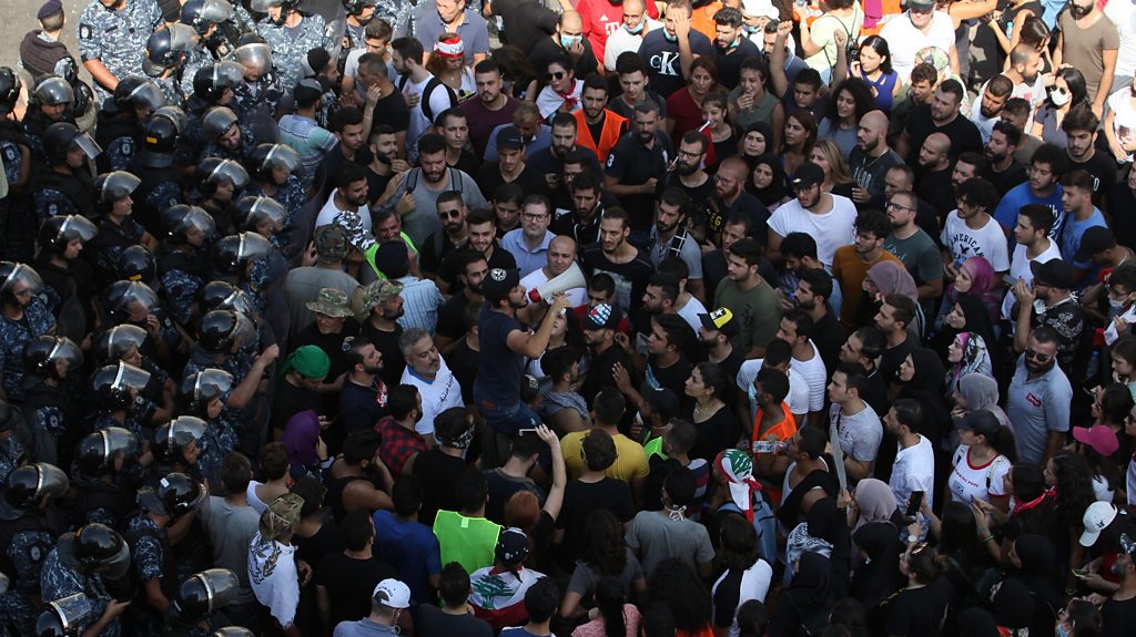 Lebanon protests over economic crisis - BBC News