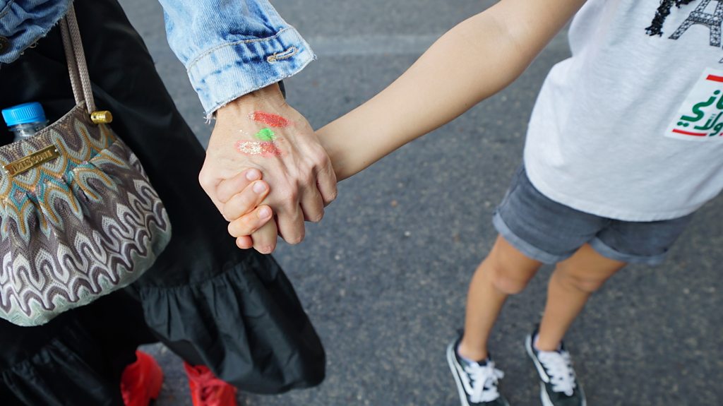 Hands across Lebanon