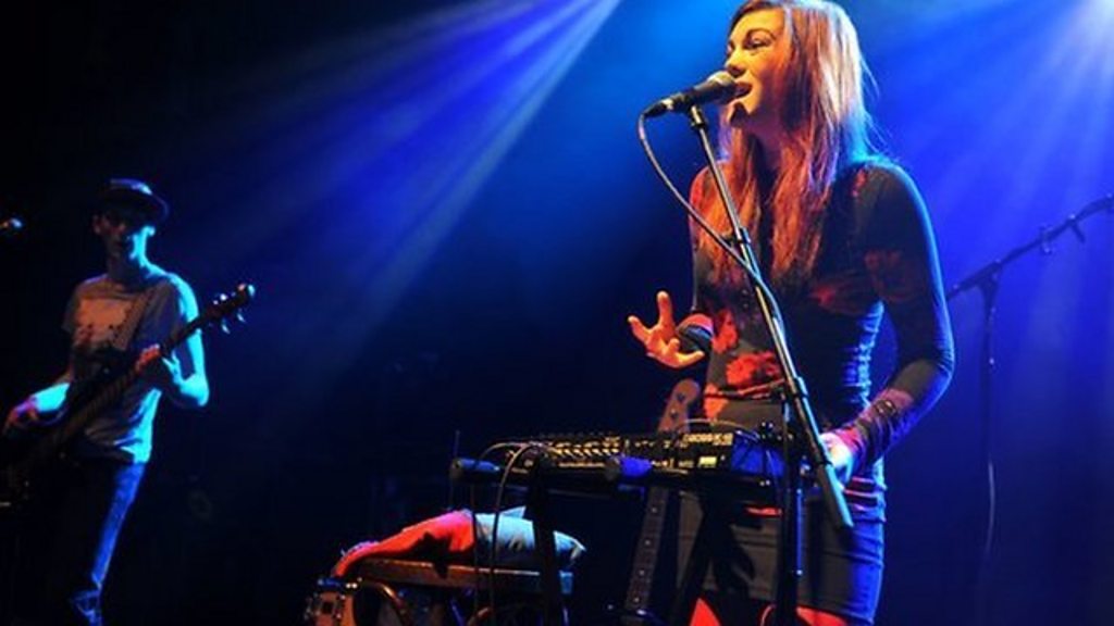 Fighting sexism in beatboxing - BBC News