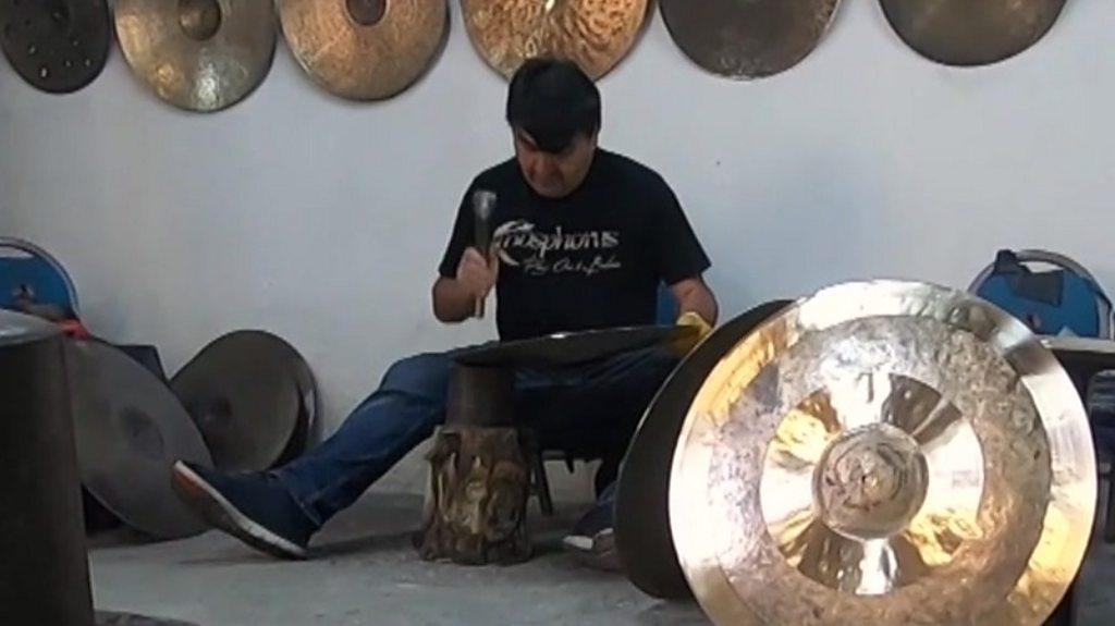 Making cymbals 'a dream job' - BBC News