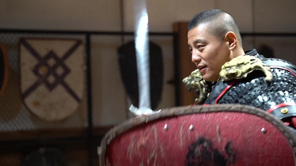 A Chinese knight fighting for his dream - BBC News
