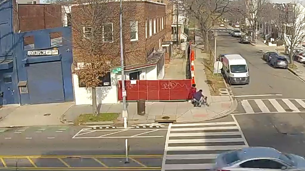 Building collapse misses pedestrians by seconds