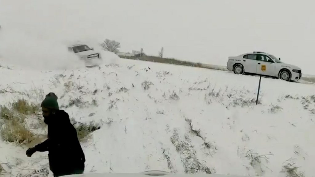 Dashcam footage shows a truck sliding off the road - BBC News