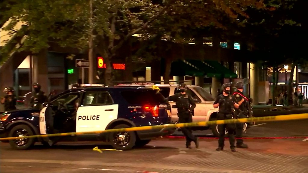Man shot dead in Portland as protesters clash - BBC News
