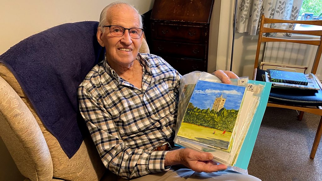 Leslie, 100, relives holidays by painting - BBC News