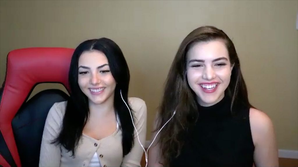 The Queen's Gambit: Meet the real life women chess masters - BBC News