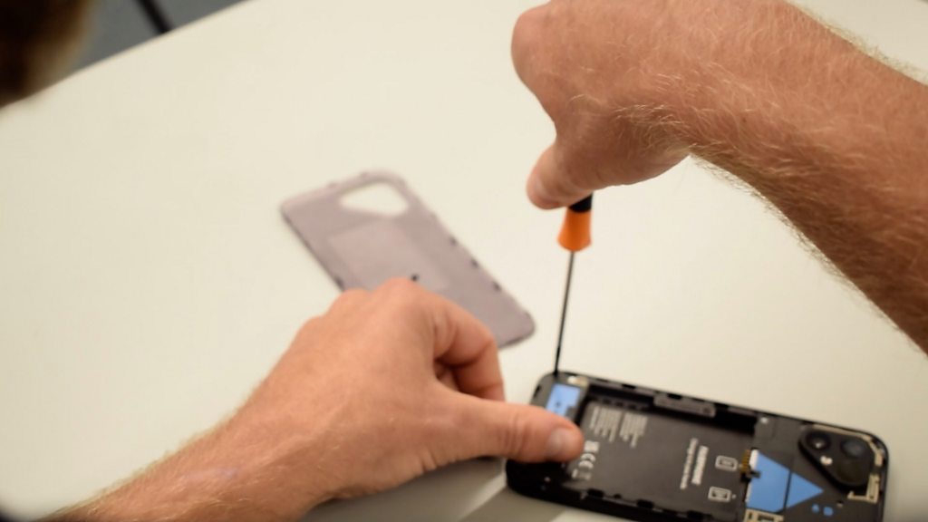 The smartphone you can take apart and fix yourself