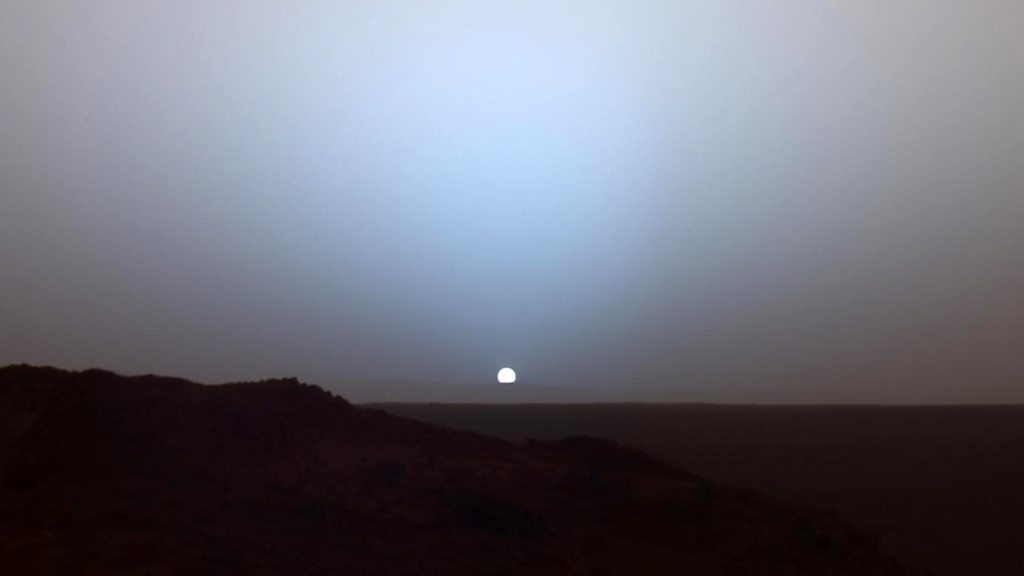 Why sunsets on Mars are tinted blue