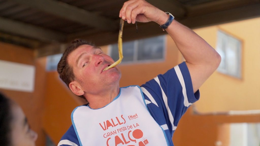 The onion-eating contest that draws thousands