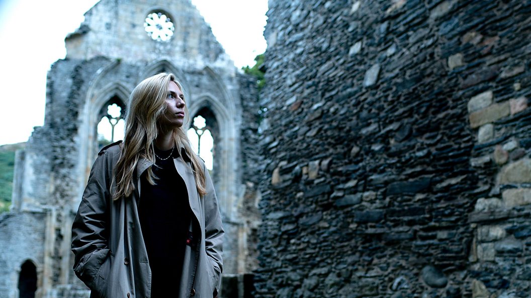 The science behind seeing ghosts - BBC Three